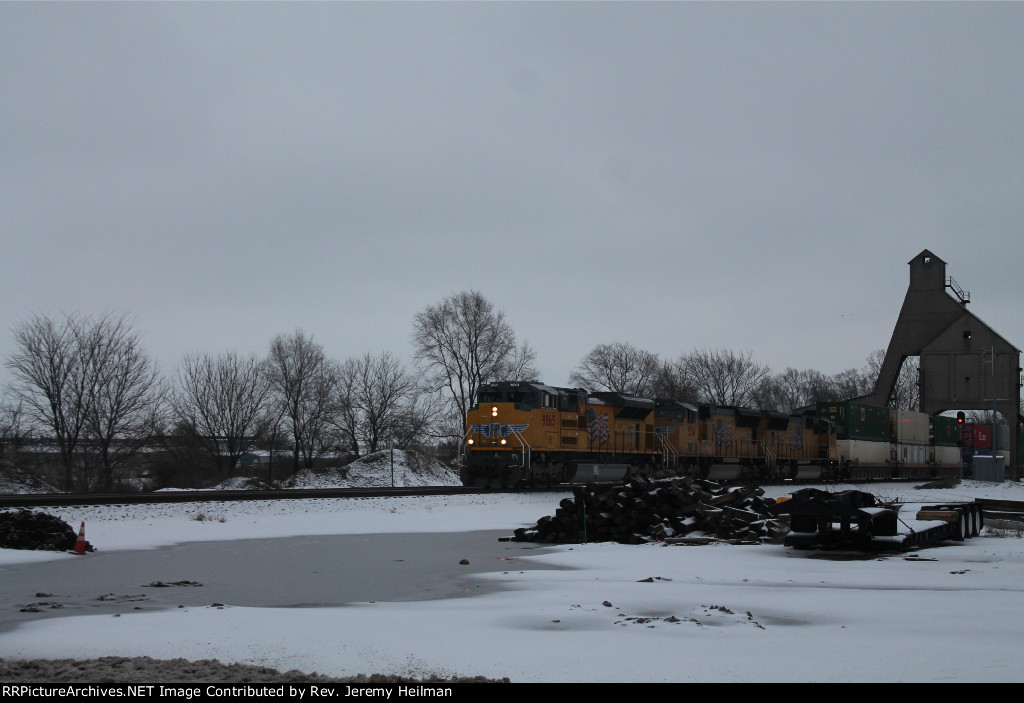 UP 8865 & others (1)